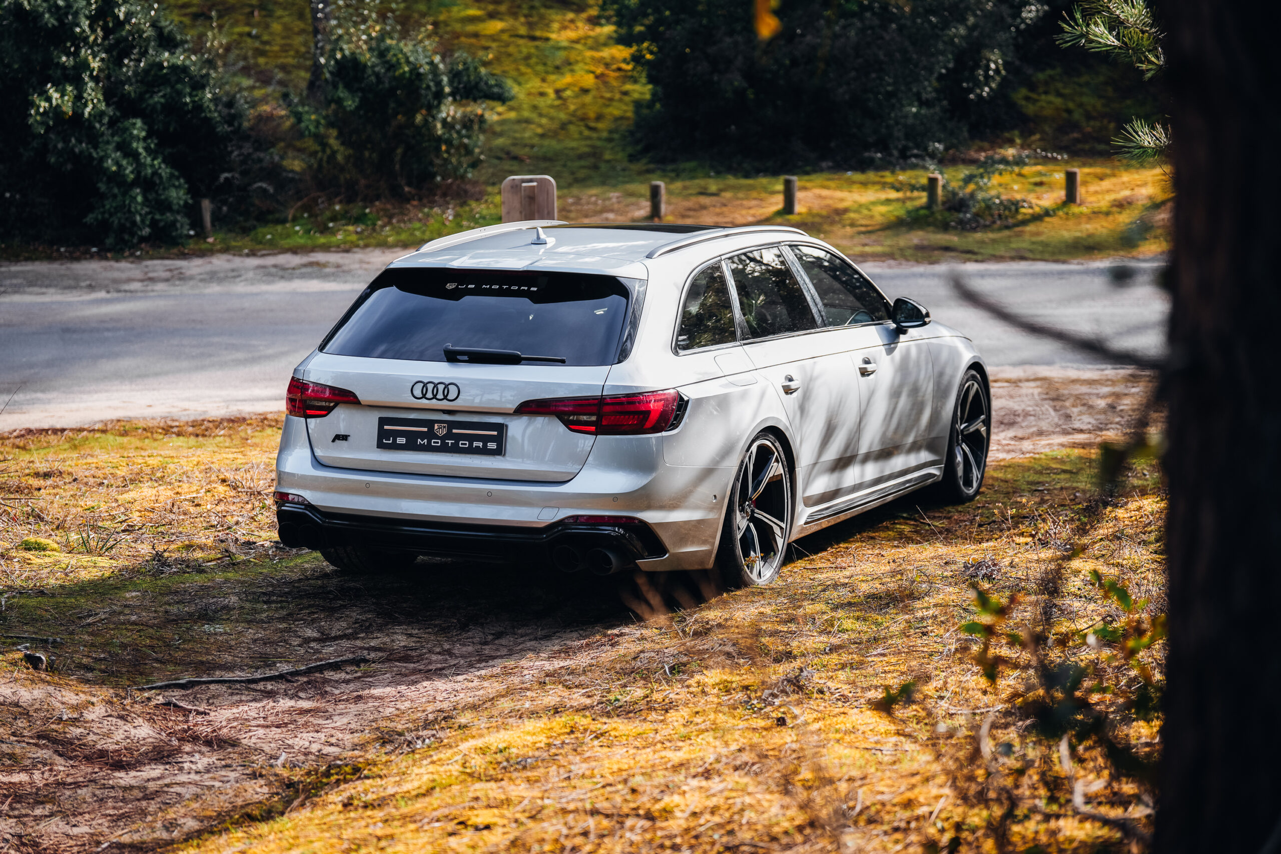 🚀 Audi RS4 Avant : le break sportif ultime est chez JB Motors - JBMotors